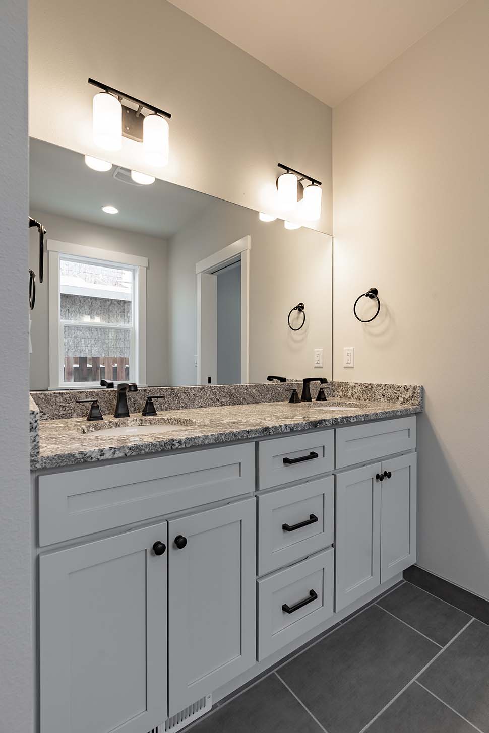 House Plan 40975 - Farmhouse Style with 1942 Sq Ft, 3 Bed, 2 Bath ...